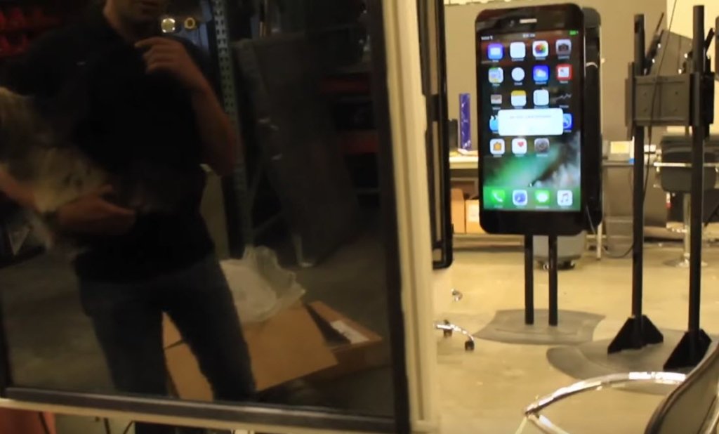 ชม PadZilla จอ iPhone, iPad ขนาดใหญ่ Touch Screen เล่นเกมได้