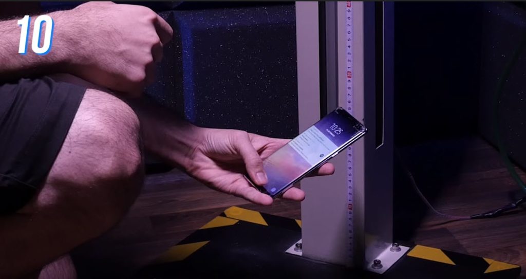 ชมรีวิว Drop Test ระหว่าง iPhone 8 Plus กับ Galaxy Note 8