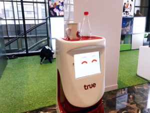 True Robotics เปิดโอกาสให้คนไทยได้สัมผัสกับหุ่นยนต์เล่นหมากฮอสจริงแล้ว ...
