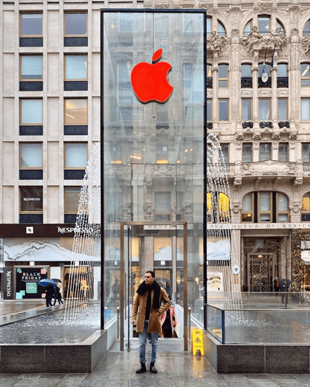 Apple Iconsiam, Apple Store ทั่วโลก เริ่มเปลี่ยนโลโก้หน้าร้านเป็นสีแดง ...