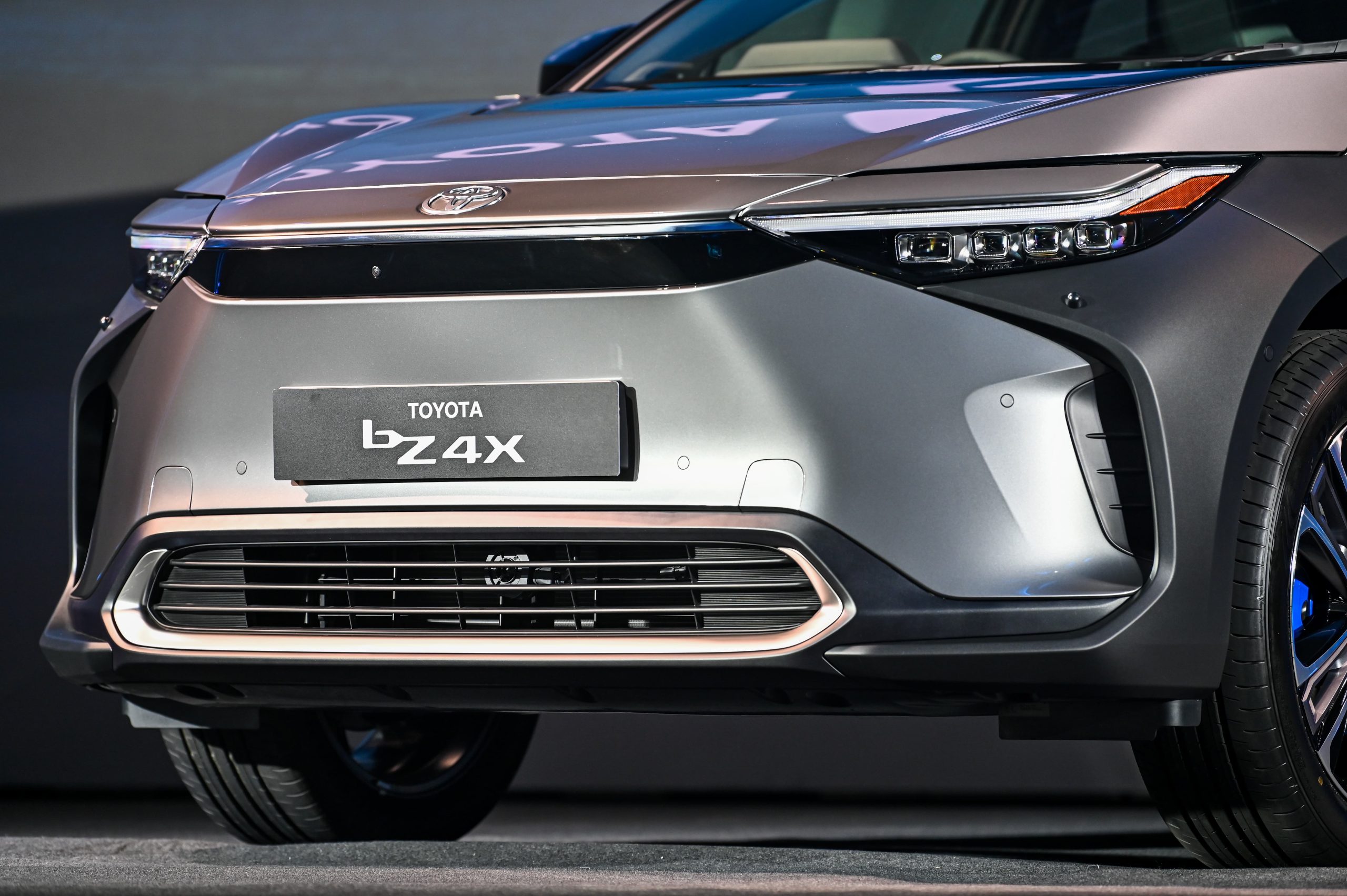 เปิดสเปคและราคาทางการ Toyota bZ4X รถ EV 100% ราคารวมส่วนลด 1,836,000 ล้านบาท