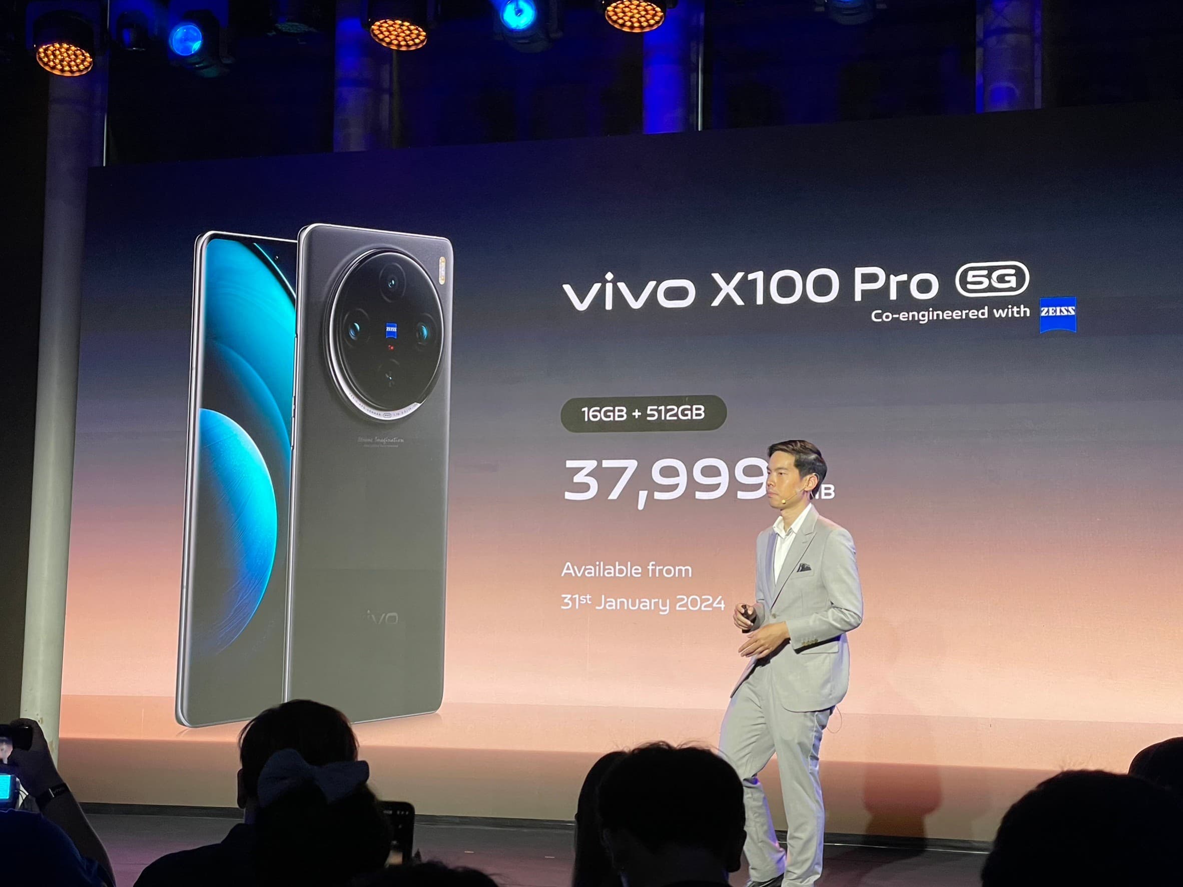 vivo เปิดตัว X100 Series 5G สมาร์ตโฟนเรือธงรุ่นใหม่ พร้อมชวนคนไทยมาล่าแสงอาทิตย์ไปด้วยกัน